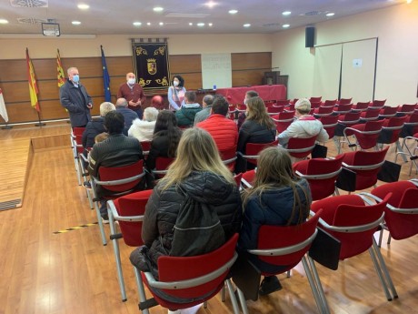 el ayuntamiento se reúne con los ucranianos residentes en calatayud ...